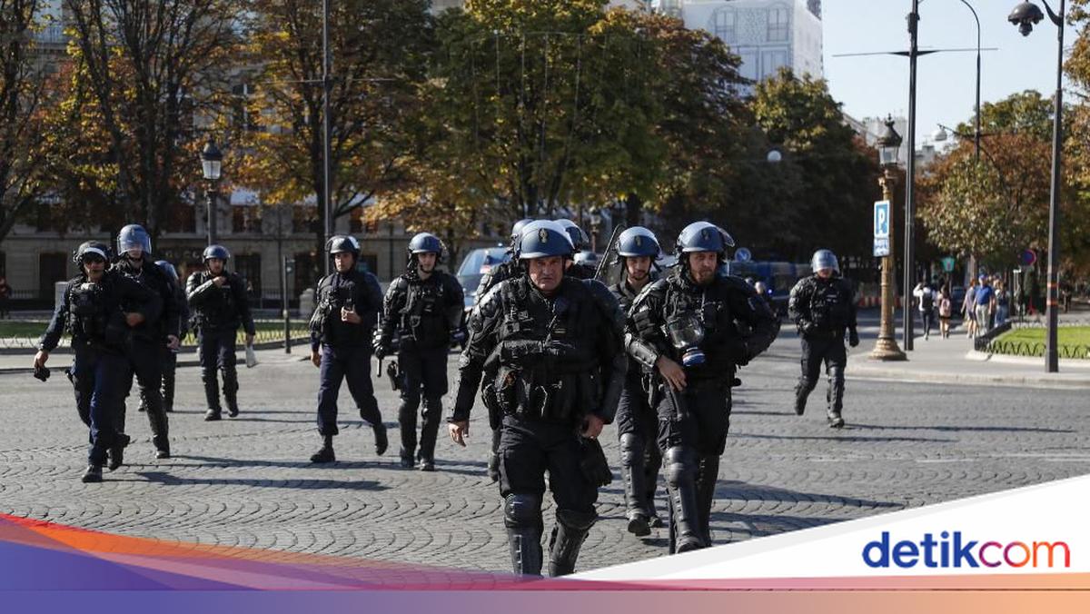 Kembali Beraksi, Puluhan Demonstran 'Rompi Kuning' Ditangkap di Paris