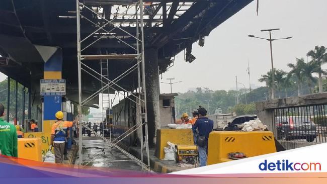 Mulai Diperbaiki, Begini Parahnya Kerusakan Gerbang Tol Depan DPR