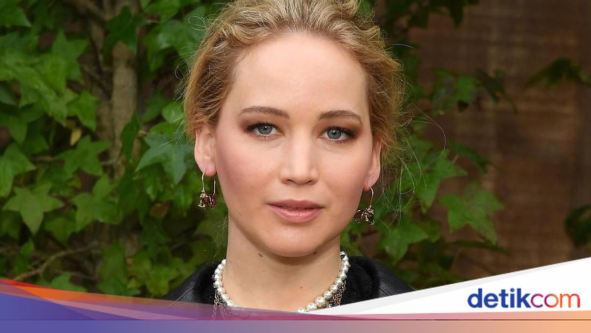 Congrats! Jennifer Lawrence-Cooke Maroney Resmi Jadi Suami-Istri