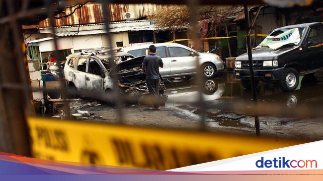 Potret sisa-sisa Kebakaran di Kemayoran yang Hanguskan Mobil