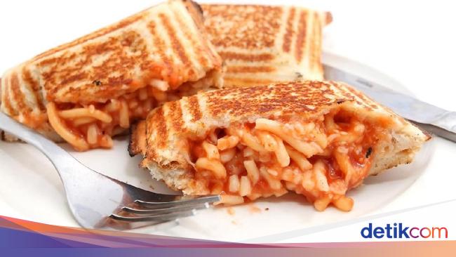 Mau? Sarapan Roti Panggang Isi Kacang dan Spaghetti Kalengan
