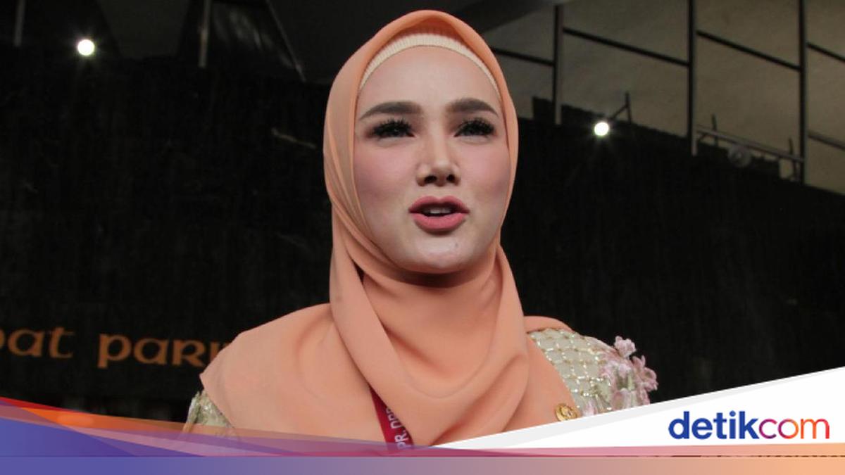 Netizen Ributkan Penampilan Mulan Jameela Tak Berhijab