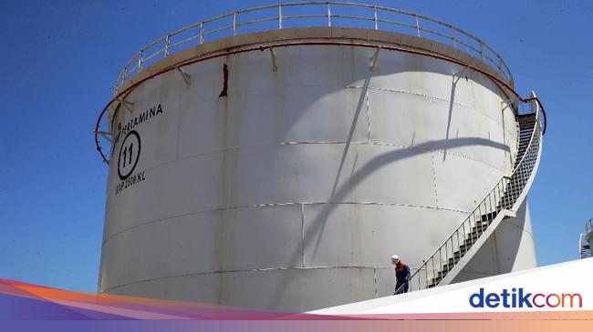 Melihat Lebih Dekat Terminal BBM di Makassar