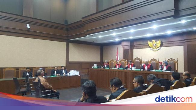 Jaksa KPK Bacakan 647 Halaman Surat Tuntutan Sofyan Basir Jaksa KPK Bacakan 647 Halaman Surat Tuntutan Sofyan Basir