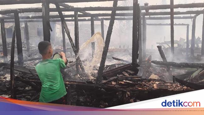 Kawasan Padat Penduduk di Palembang Terbakar, 35 Rumah Hangus