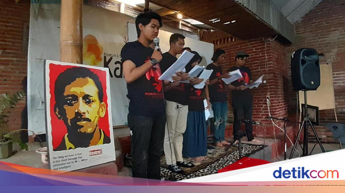 Tujuh Anak Muda di Malang Bacakan Dokumen TPF Munir