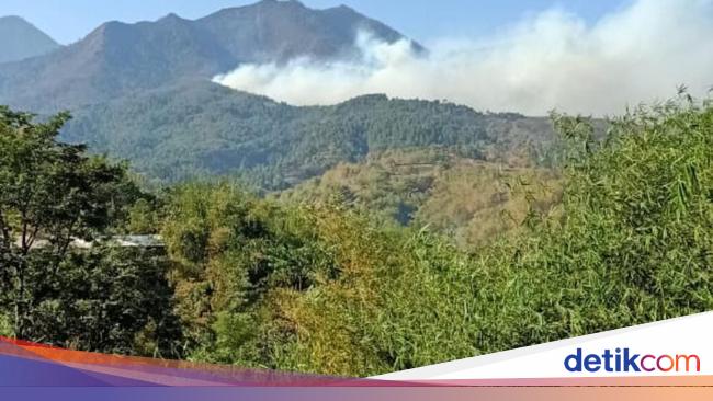 Sempat Padam, Gunung Malabar Bandung Kembali Terbakar
