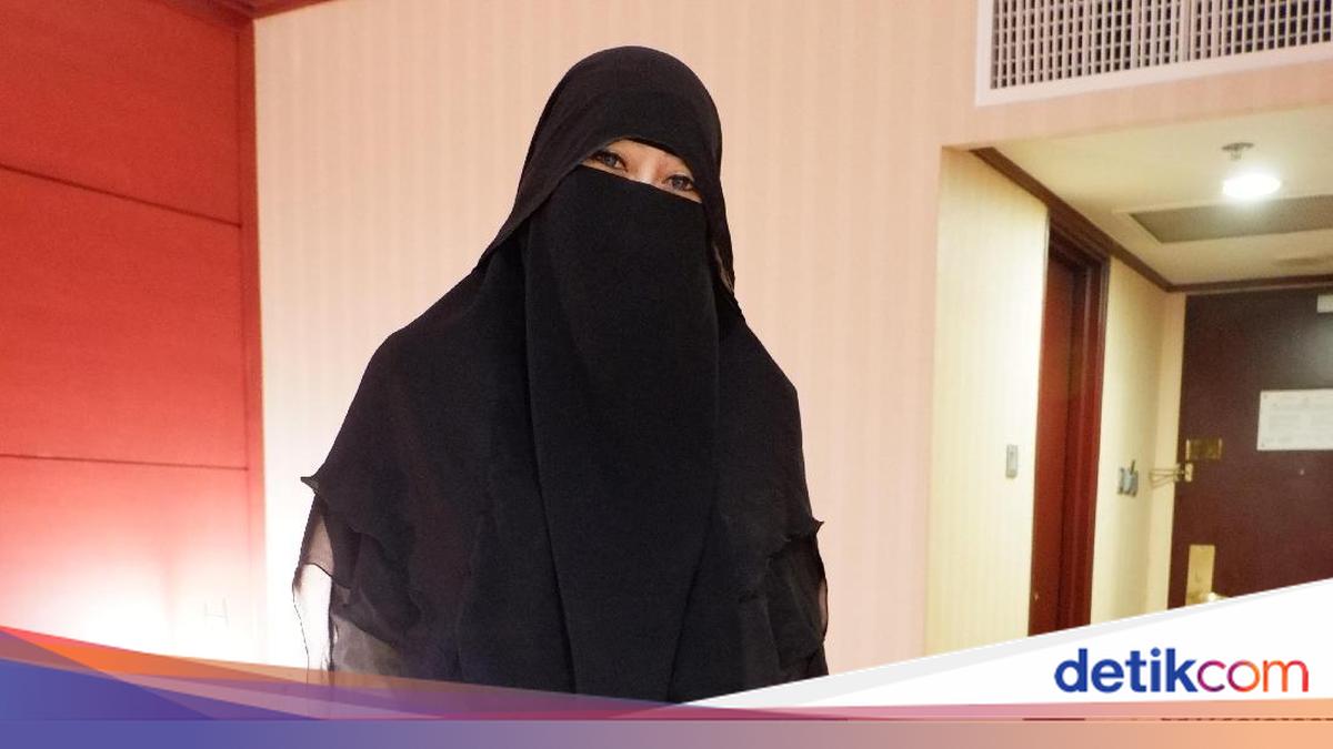 Kisah Selebgram Bercadar, Dulu Dilempar Batu Kini Sukses Jadi Fotografer