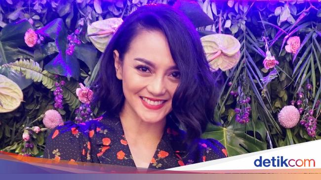 Gaya Pevita Pearce Hingga Ririn Ekawati di Pembukaan Butik Aigner PIM 2