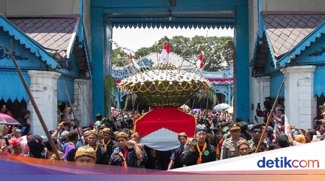 38 Upacara Adat Tiap Provinsi di Indonesia Beserta Penjelasannya