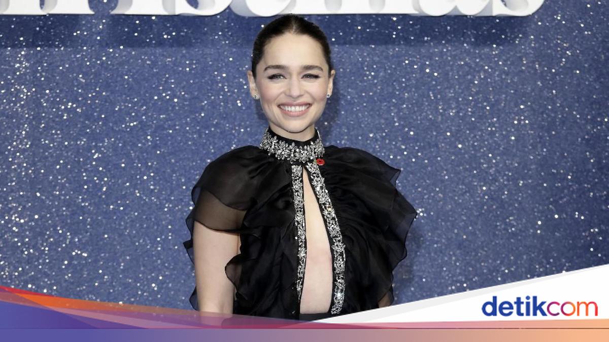 Emilia Clarke Bantah Dapat Gaji Rp 5,3 M Per Episode untuk Game of Thrones