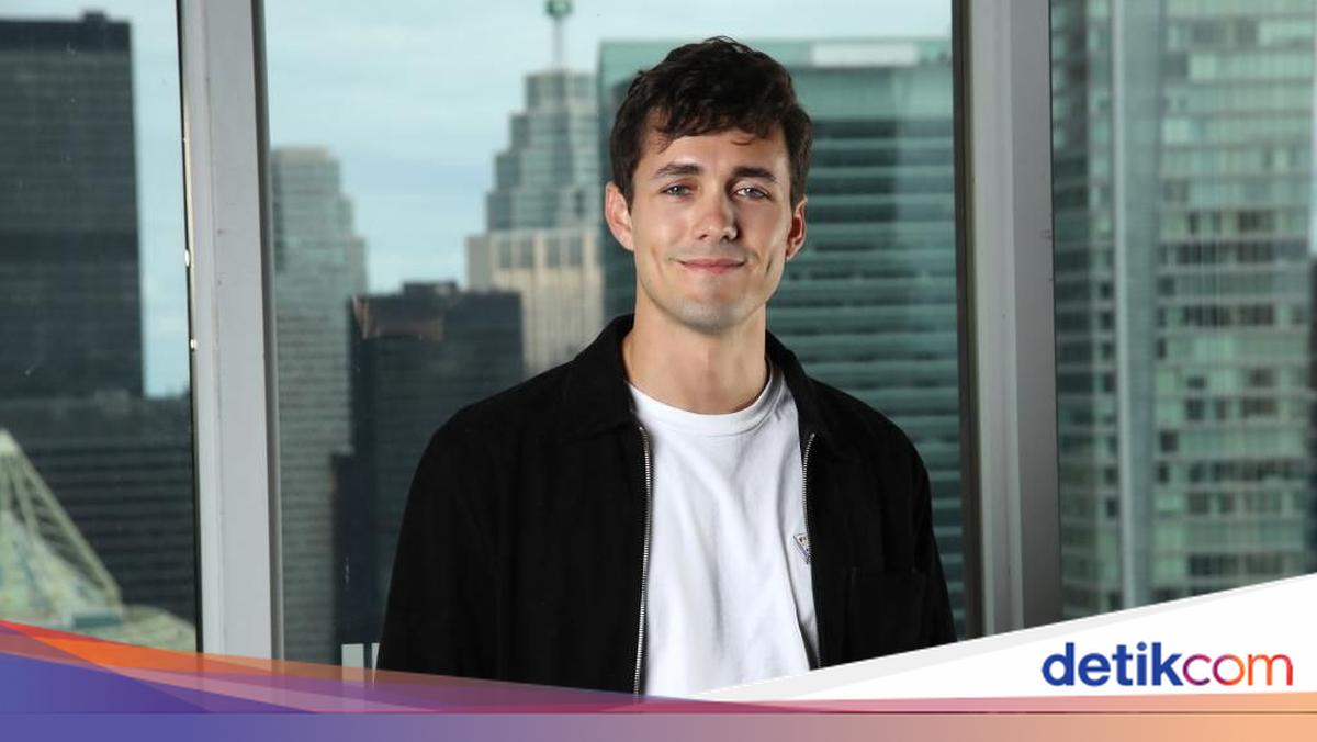 Bukan Harry Styles, Ini Aktor yang Jadi Pangeran Eric di 'The Little ...