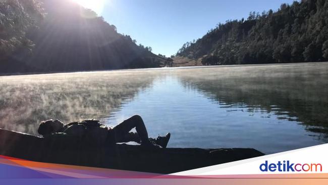 Pesona Ranu Kumbolo, Danau Indah di Jalur Pendakian Gunung Semeru