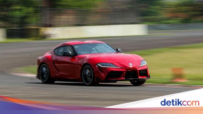 Geber Mobil Balap Toyota Supra di Sentul
