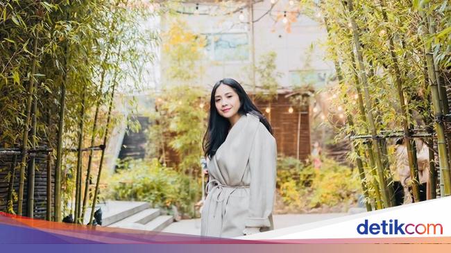 Cantiknya Nagita Slavina Liburan ke Korea Pakai Coat Rp 95 Juta