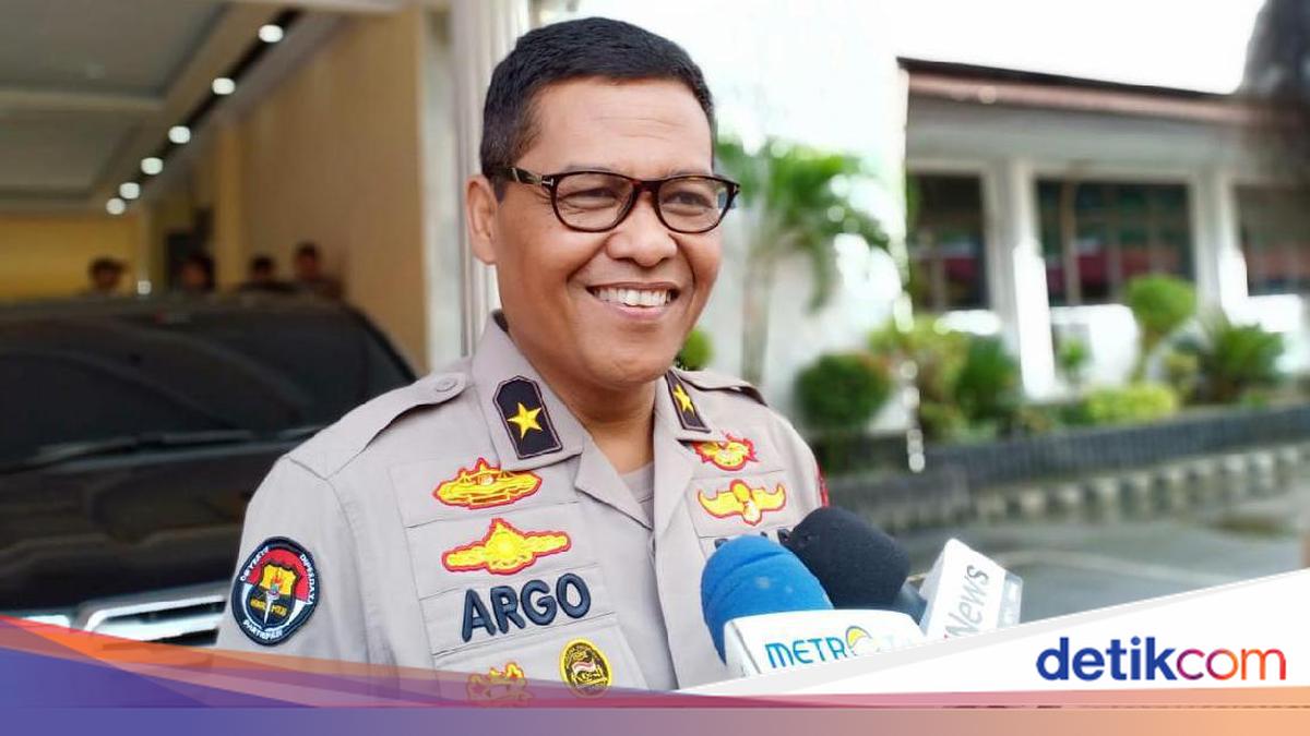 Polisi: Ravio Patra Ditangkap Saat Mau Masuk Mobil Diplomatik Kedubes ...