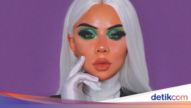 Foto: Eleanor Barnes, Beauty Influencer yang Bisa Ubah Diri Jadi Tokoh ...