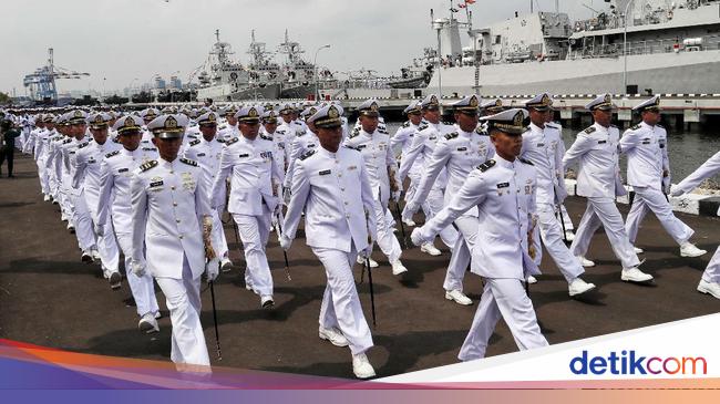 Potret Defile TNI Angkatan Laut di Hari Armada 2019