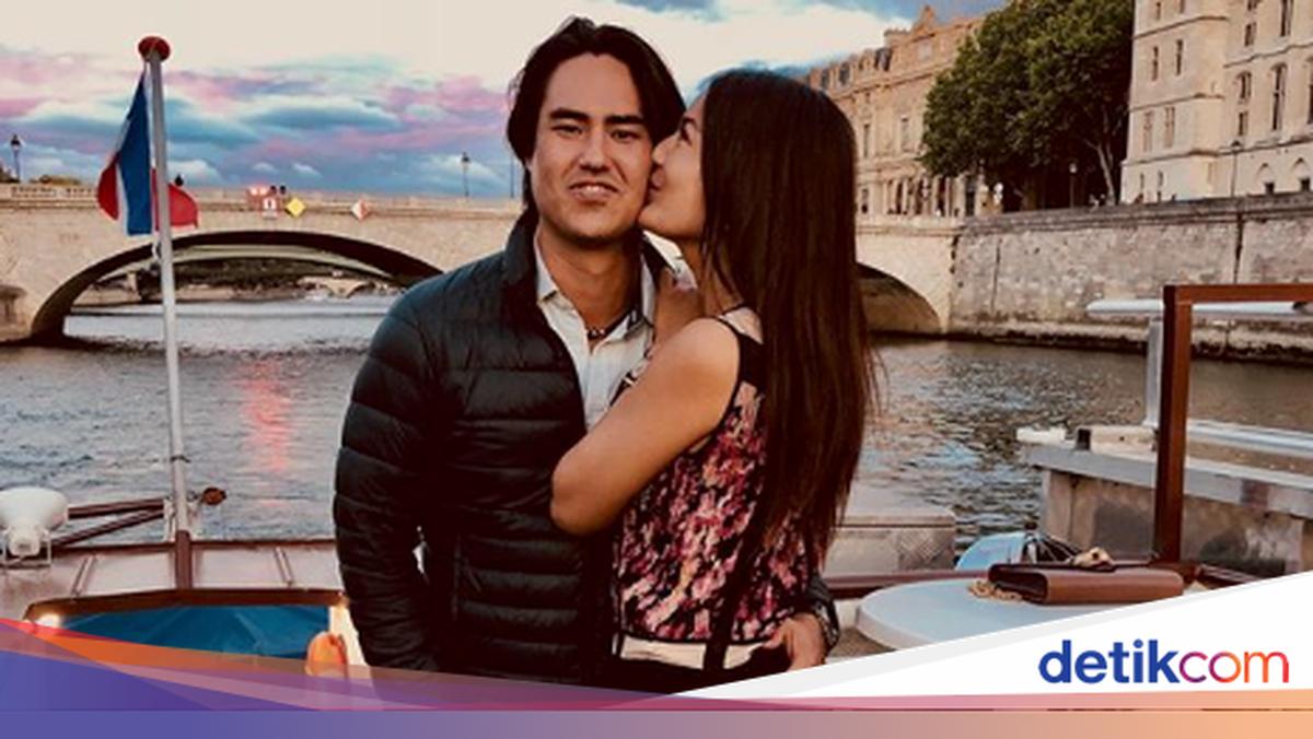 Mesranya Maria Selena dan Kekasih Pilotnya