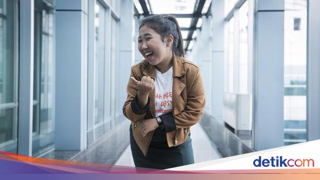 Lihat Sosok Kiky Saputri, Komika Langganan Roasting Pejabat