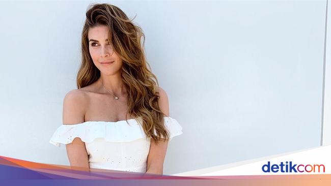 Foto: Shiva Safai, Model Iran yang Gagal Dinikahi Ayah Gigi Hadid