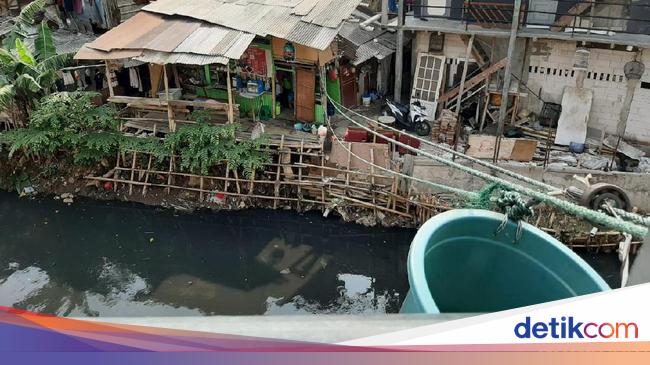 Menengok Tempat Pesan Makanan Pakai Tali Ember di Ibu Kota