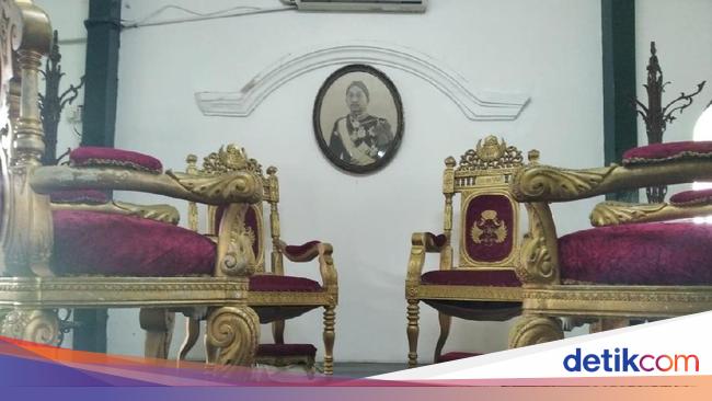 Keraton Yogya Maafkan Turis Selfie Perusak Meja Sultan HB VIII