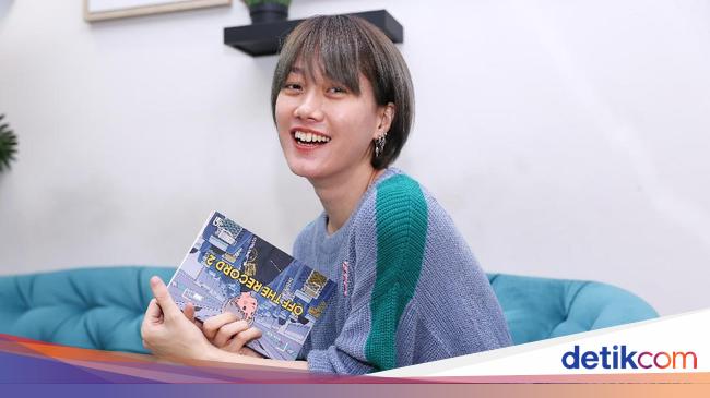 Ria SW di Antara Makan-makan dan Buku 'Off the Record'