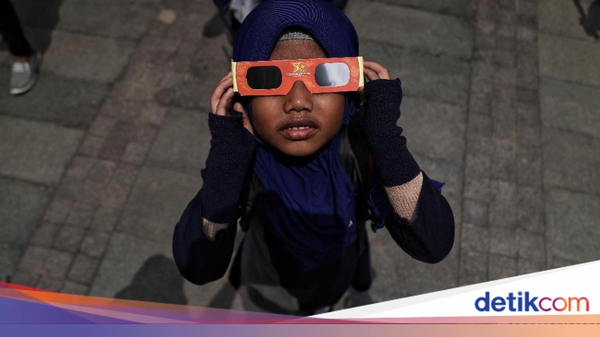 Bolehkah Melihat Gerhana Matahari Parsial Secara Langsung?