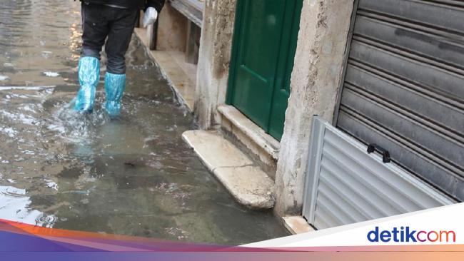 Warga Korban Banjir di Tangerang Sempat Demo di Exit Tol Bitung
