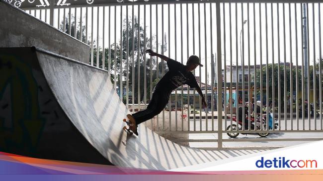 Skate Park Kekinian di Kolong Flyover Pasar Rebo
