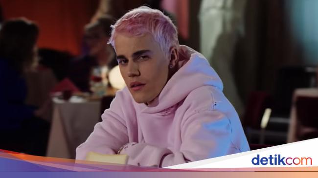 Justin Bieber Dituding Hina Agama Islam Usai Tampil Berhijab Saat Konser Justin Bieber Dituding Hina Agama Islam Usai Tampil Berhijab Saat Konser