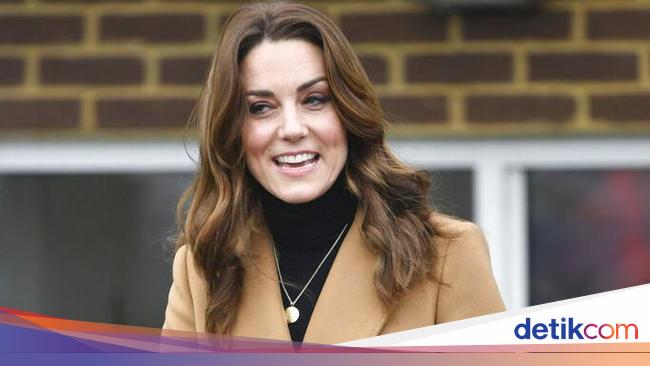 Ada Alasan Manis Kate Middleton Memakai Kalung Rp 19 Juta Ini