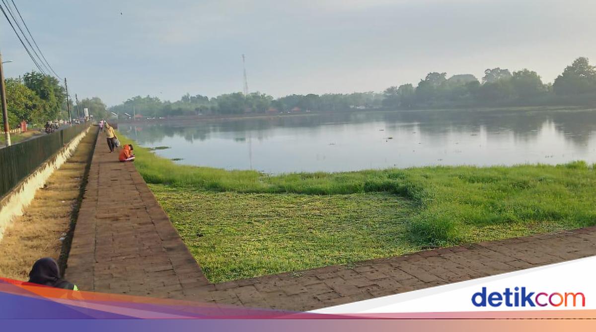 Kolam Segaran Trowulan Jejak Hidup Kejayaan Majapahit