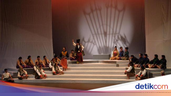 Kenangan Ken Zuraida saat Hidupkan Lagi Mahakarya WS Rendra