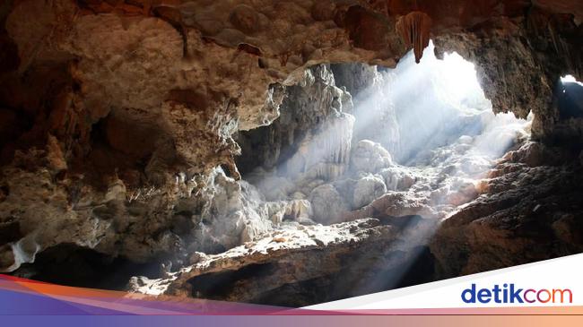 Rasulullah Bagikan Kisah Tiga Pemuda yang Terjebak dalam Gua Rasulullah Bagikan Kisah Tiga Pemuda yang Terjebak dalam Gua