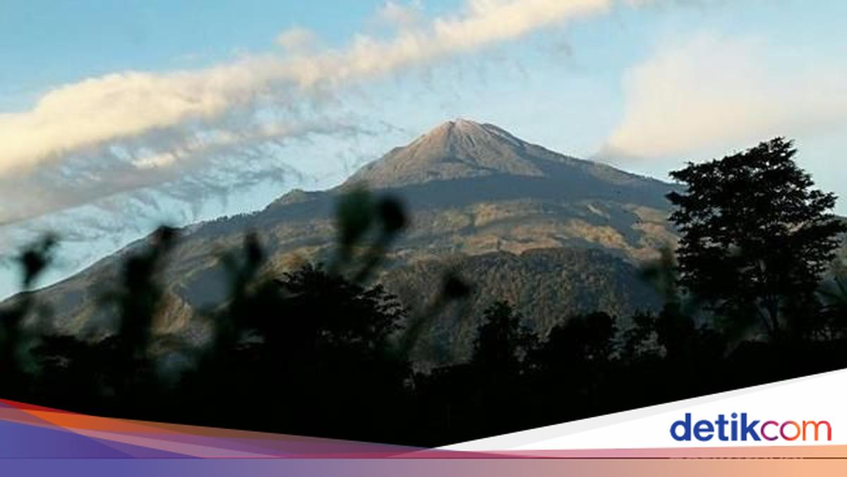 Welirang, Gunung Api Aktif dengan Hidden Gem yang Memikat