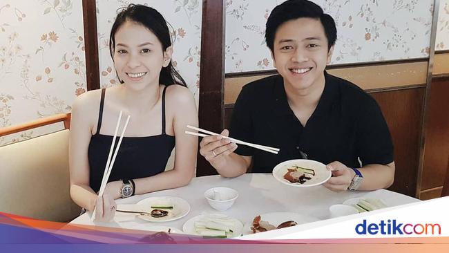 Baru Jadi Ayah, Pose Febrian Nindyo saat Kulineran Tetap Keren