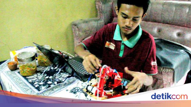 Keren! Pemuda Purworejo Ini Bikin Robot Pembuat Telur Dadar Mini