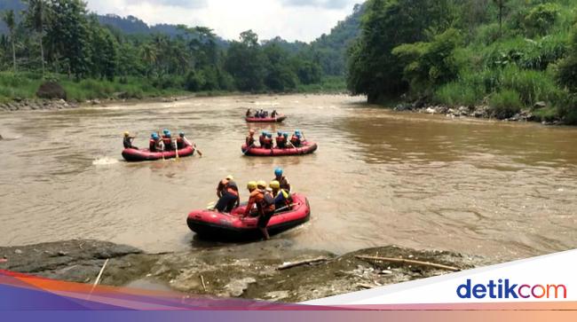 Tim SAR Cari Pria yang Nekat Ceburkan diri ke Sungai di Sukabumi Tim SAR Cari Pria yang Nekat Ceburkan diri ke Sungai di Sukabumi