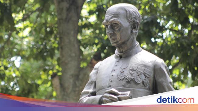 Cerita Patung Pastor Verbraak di Bandung yang Konon Bisa Gerak Sendiri