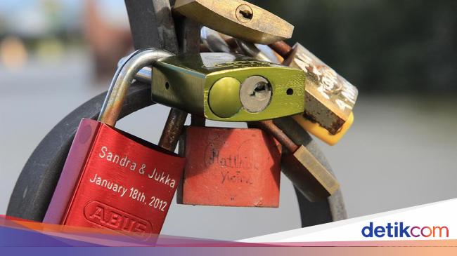 Gerbang Kantor DPRD OKU Digembok OTK!