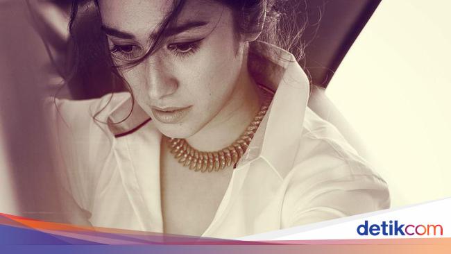 Potret Alexandra Gottardo yang Suka Tampil Natural dengan Bulu Ketiak
