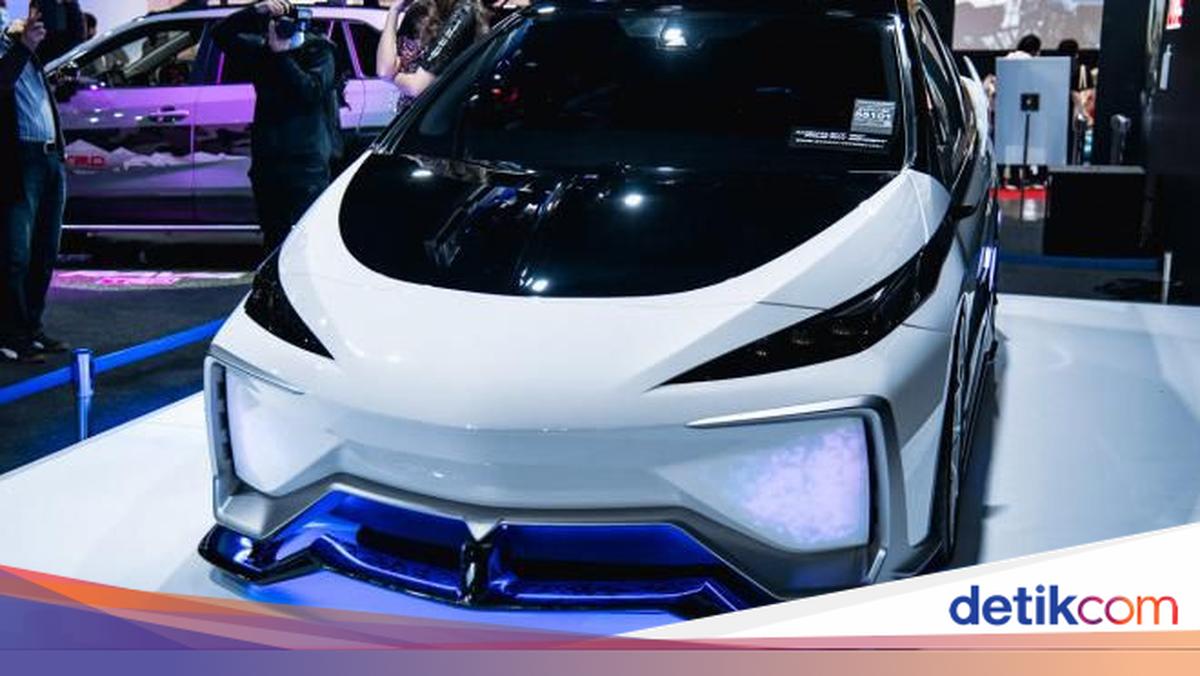 Toyota Prius TRD Concept Ini Desainnya Mirip Gundam