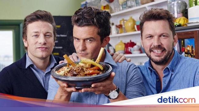 Pose Ngopi Orlando Bloom yang Sebentar Lagi Akan Menjadi Bapak