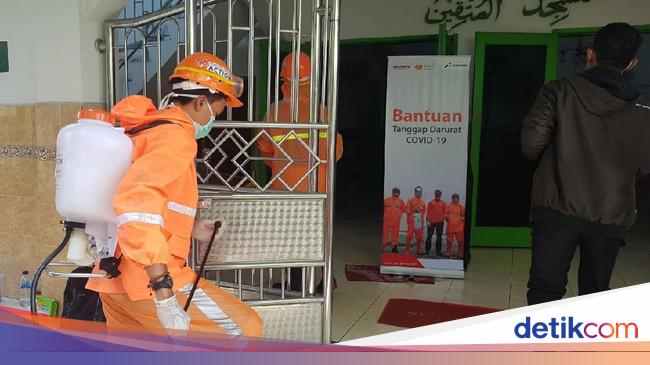 Cegah Corona, Pertamina Semprot Disinfektan Empat Lokasi di Surabaya Cegah Corona, Pertamina Semprot Disinfektan Empat Lokasi di Surabaya