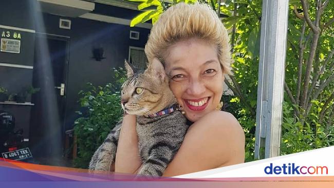 Penjelasan Vicky Burki Soal Konsumsi Air Seni Selama 17 Tahun