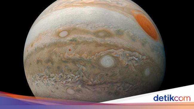 Bikin Takjub, Jupiter Berwarna Pastel