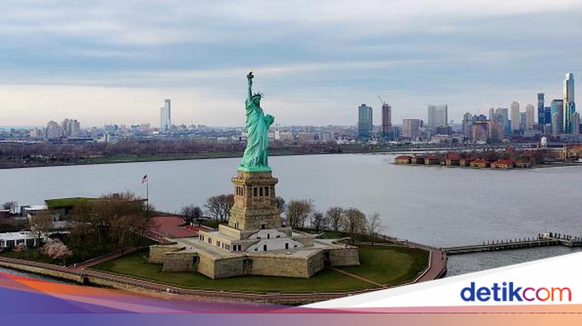 Ada Apa di Dalam Patung Liberty? Pengunjung Harus Naik 377 Tangga untuk ...