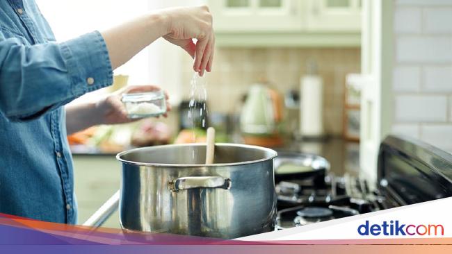 7 Cara Mengurangi Konsumsi Garam agar Program Diet Berhasil